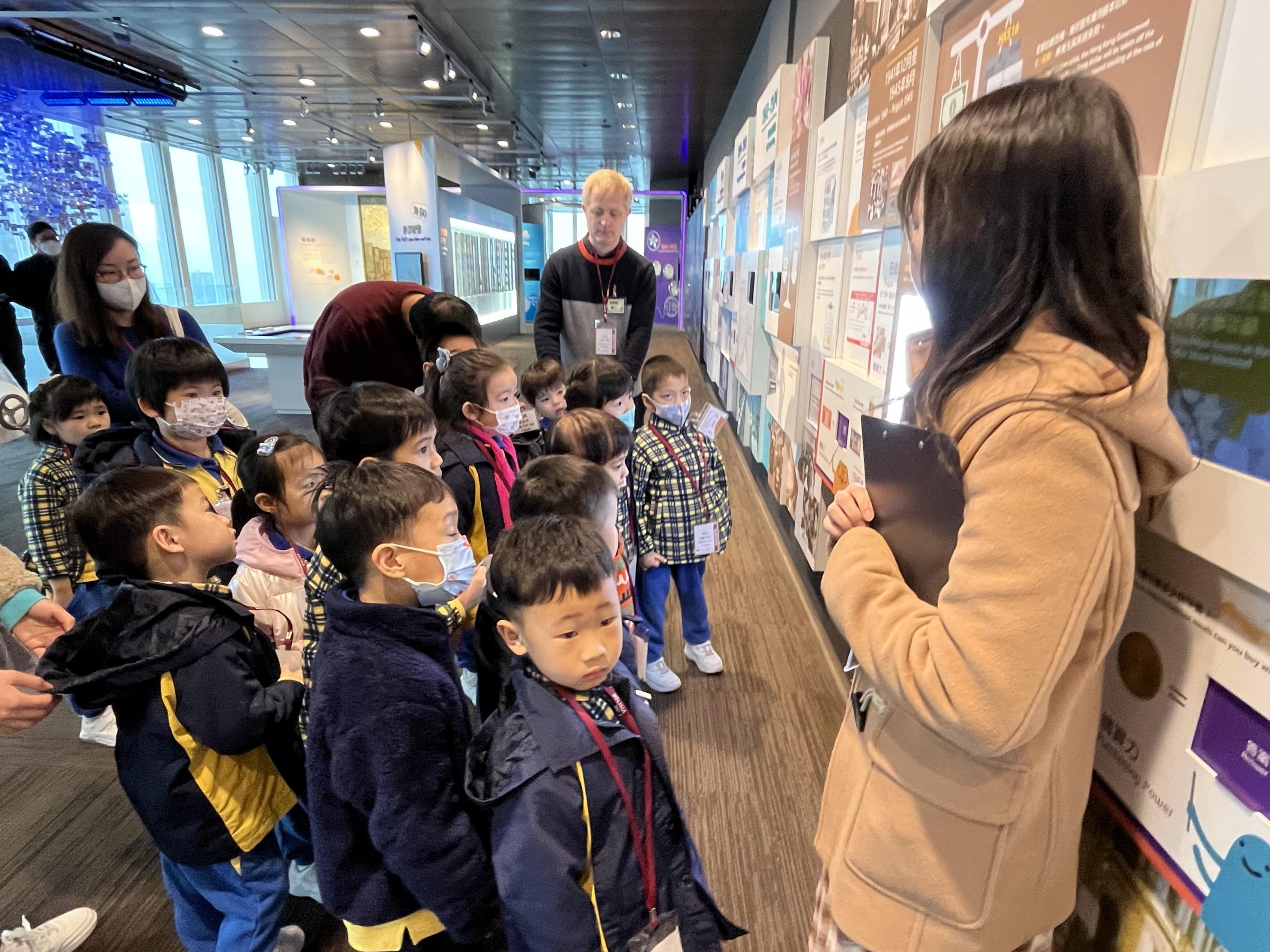 2023-2024 N4 參觀金管局資訊中心 – 譚雅士幼兒學校 – 香港保護兒童會